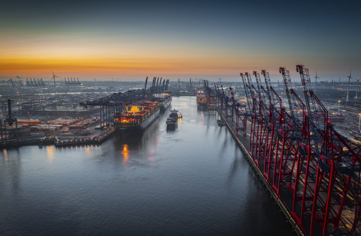 Major fire at Hamburg Port causes injuries and delays - Port Technology ...