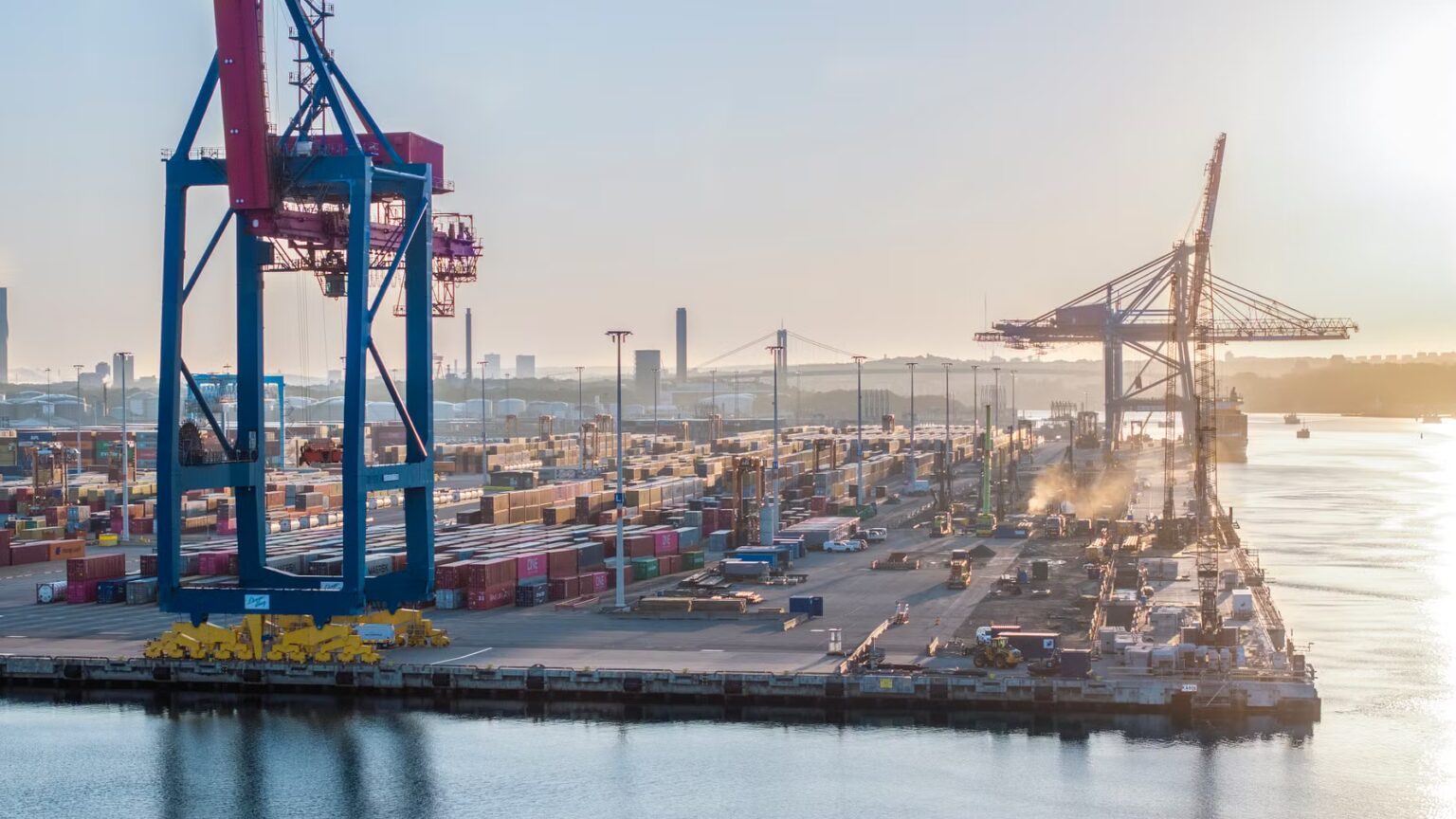 Port of Gothenburg slashes quay CO2 by 30 per cent - Port Technology ...